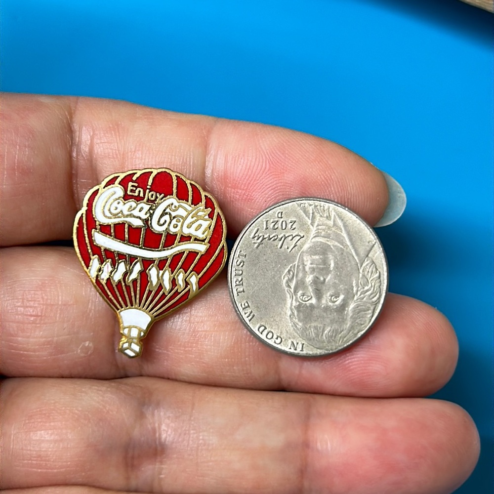 Newcoca-Cola Hot-Air Balloon Lapel Pin - Gem